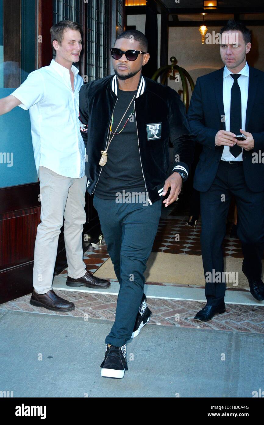 Usher leaving his hotel in New York Featuring: Usher Where: Manhattan ...