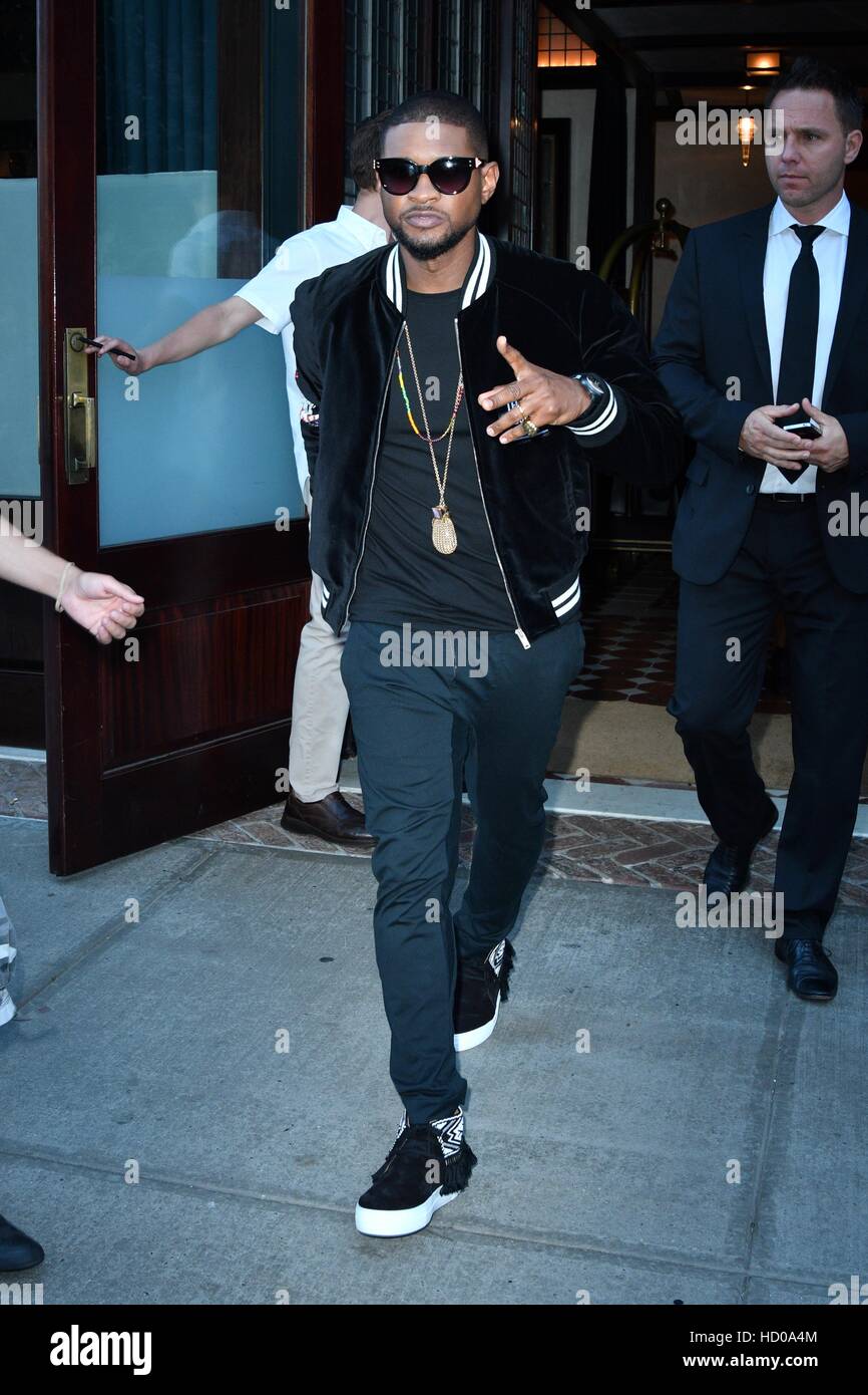 Usher leaving his hotel in New York Featuring: Usher Where: Manhattan ...