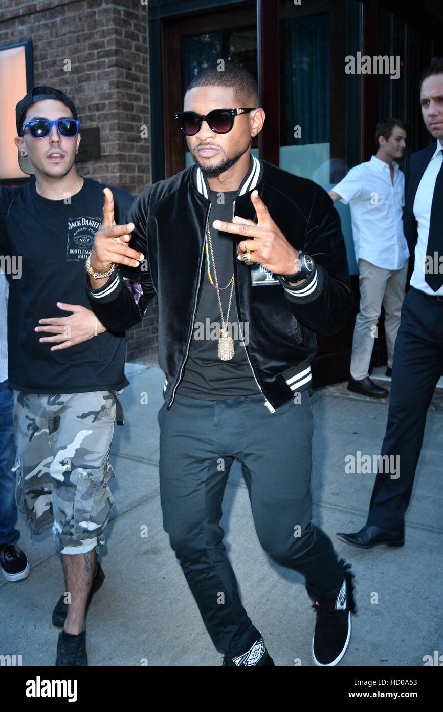 Usher leaving his hotel in New York Featuring: Usher Where: Manhattan ...