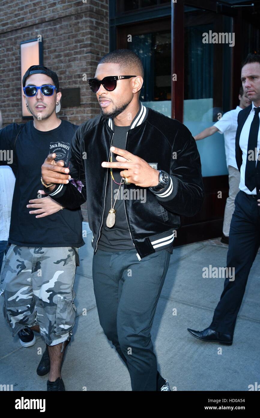 Usher leaving his hotel in New York Featuring: Usher Where: Manhattan ...