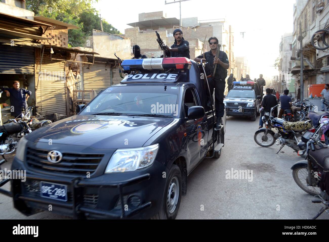 Hyderabad, Pakistan. 09th Dec, 2016. Police mobile stand alert out side ...