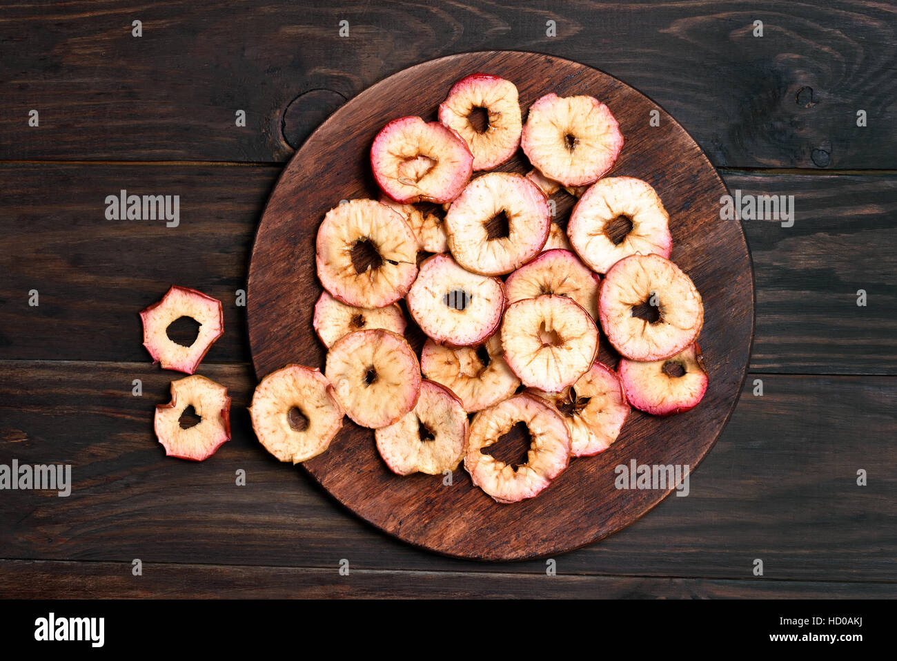 Apples chips on wooden board, top view Stock Photo - Alamy