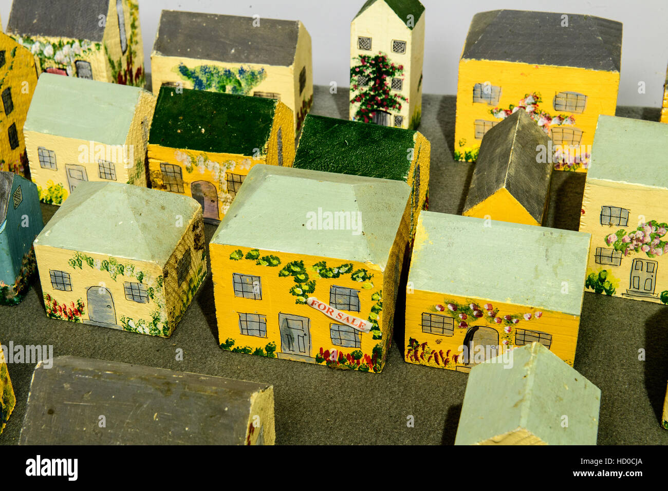 Crowded housing hi-res stock photography and images - Alamy