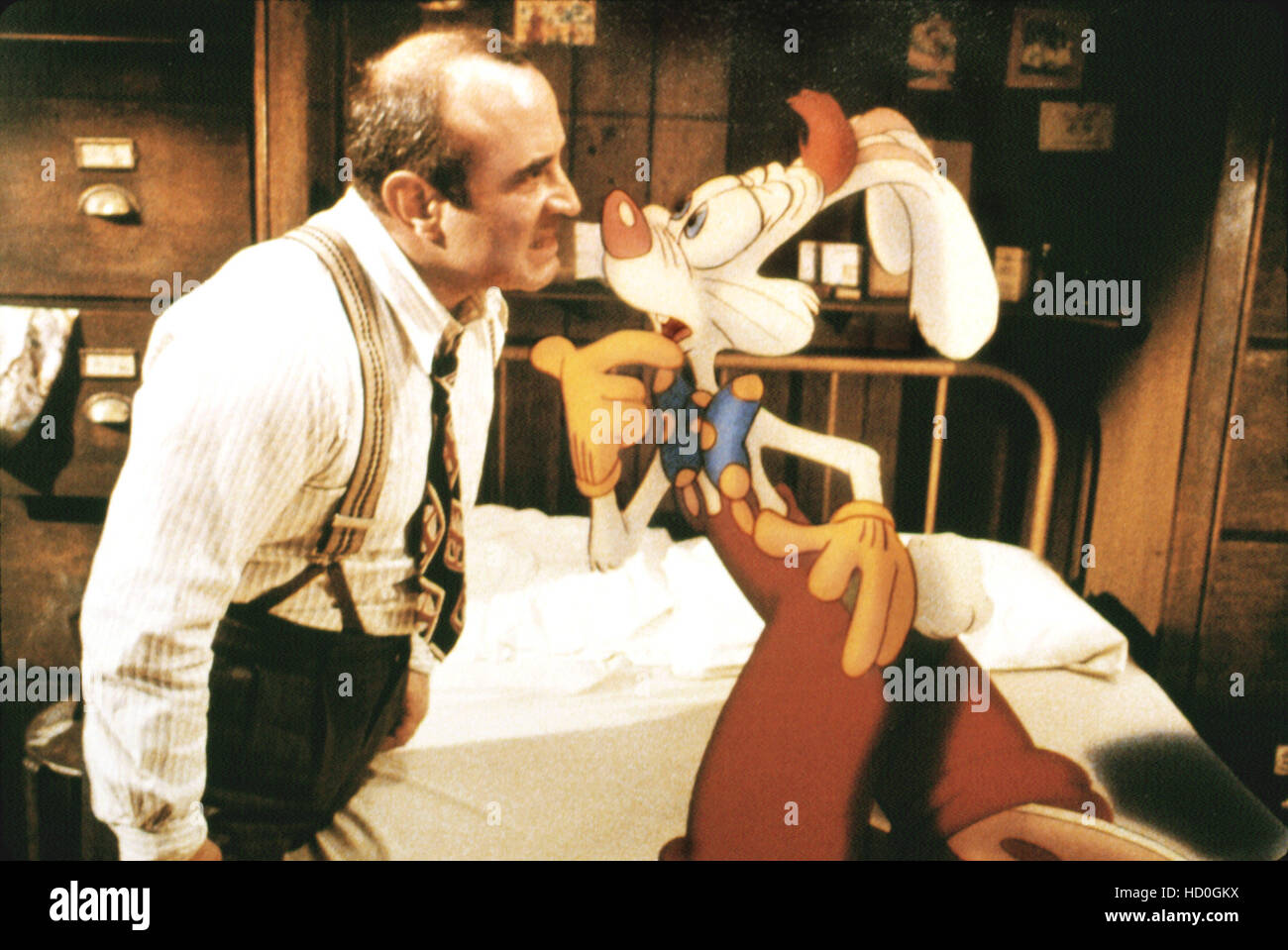 WHO FRAMED ROGER RABBIT, Bob Hoskins, Roger Rabbit, 1988. ©Buena Vista ...