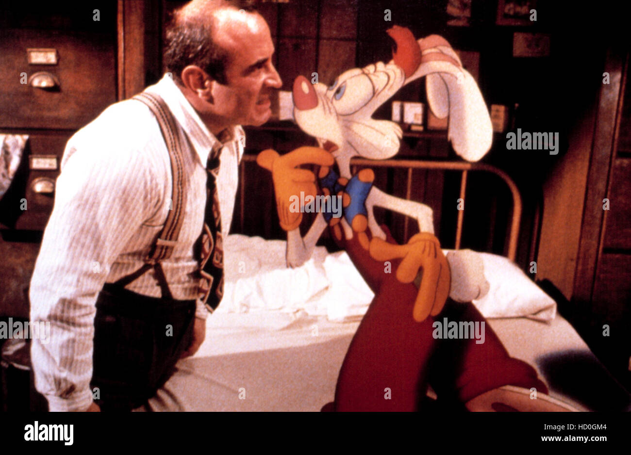 WHO FRAMED ROGER RABBIT, Bob Hoskins, Roger Rabbit, 1988. ©Buena Vista ...