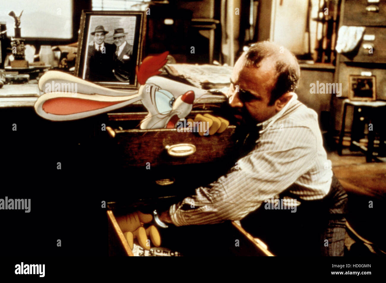 WHO FRAMED ROGER RABBIT, Roger Rabbit, Bob Hoskins, 1988. ©Buena Vista ...