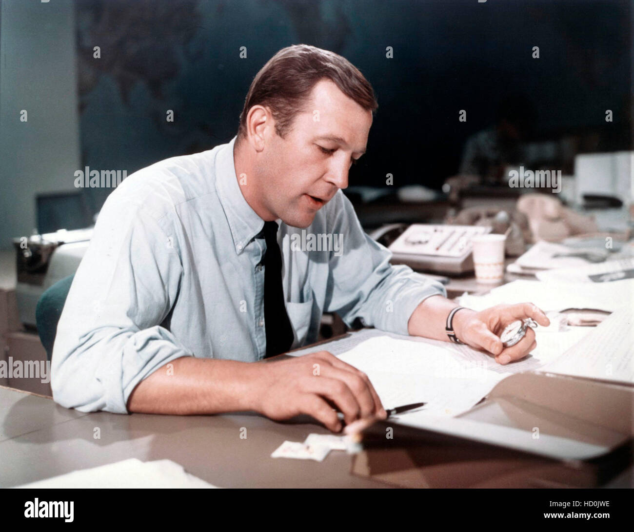 Roger Mudd, CBS News correspondent, circa 1960s Courtesy everett ...