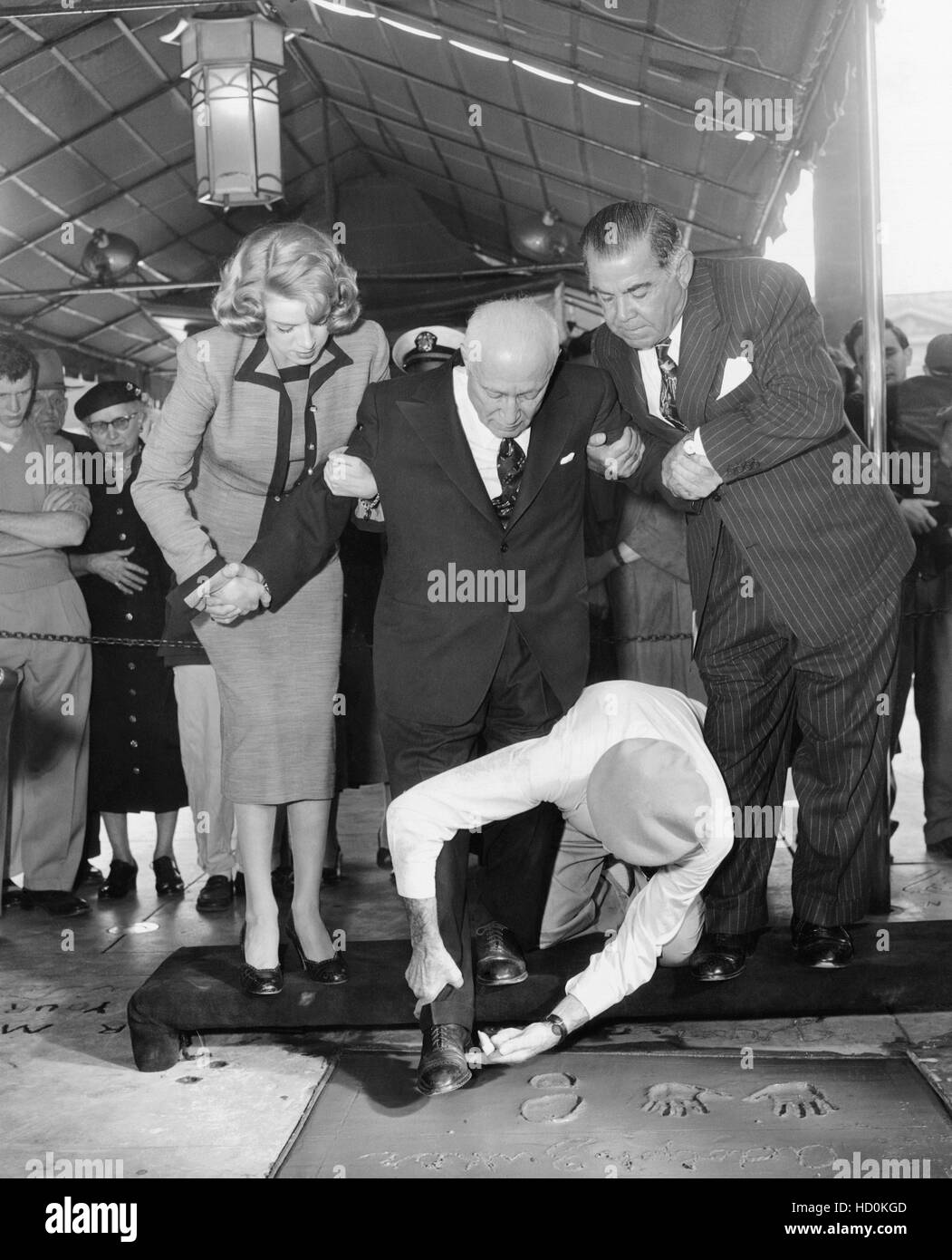 Adolph Zukor puts his footprints in forecourt of Grauman's Chinese ...