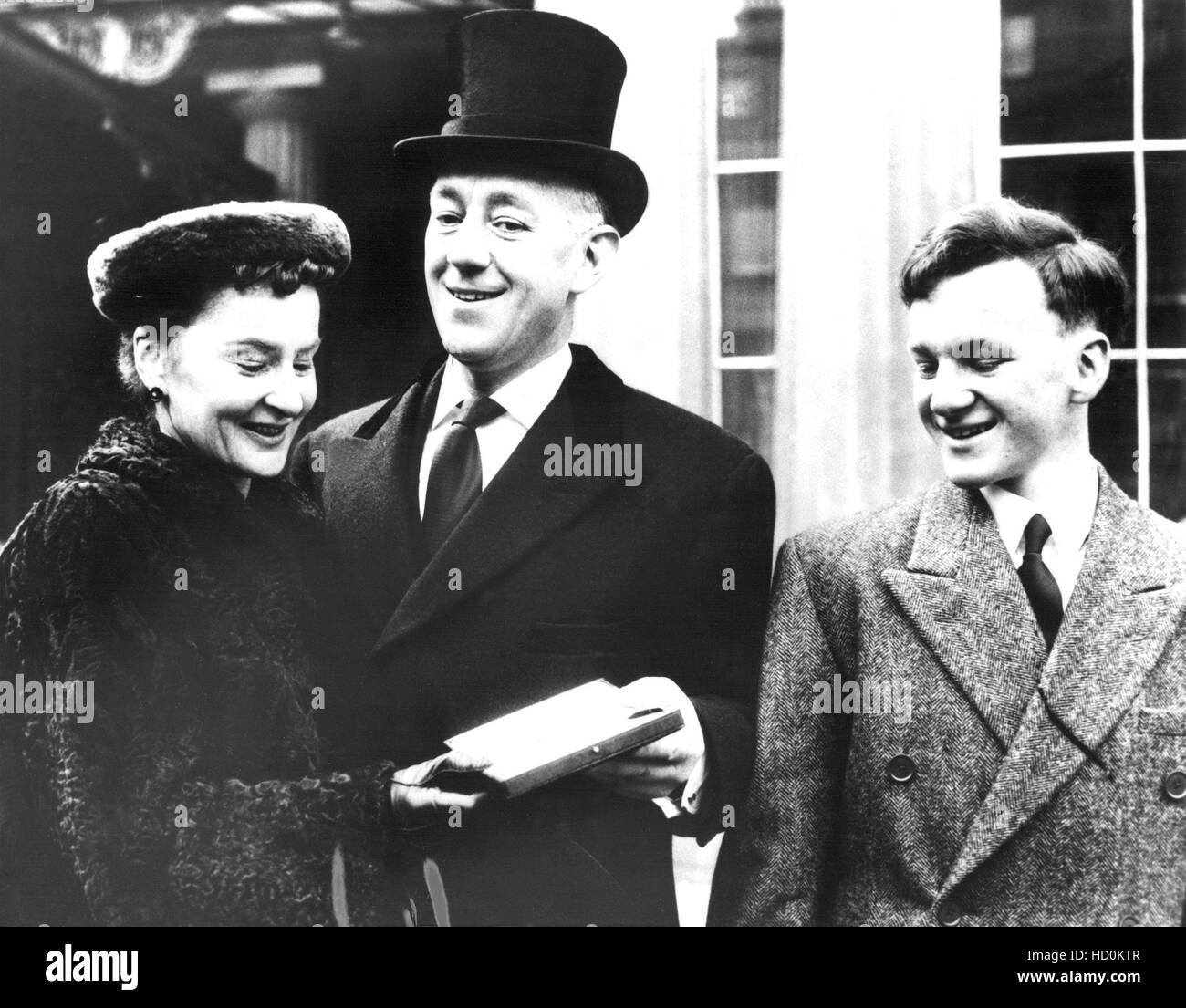 MERULA GUINNESS, husband ALEC GUINNESS and son NICHOLAS GUINNESS share ...