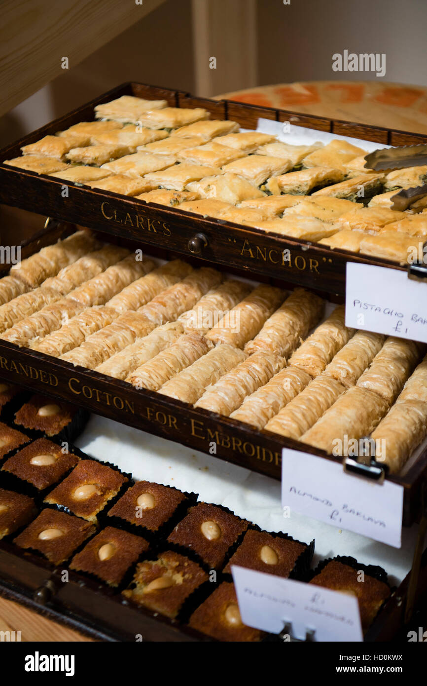 Independent food store hi-res stock photography and images - Alamy