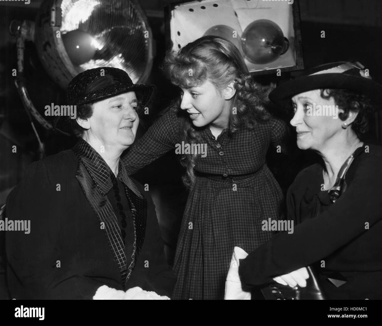 Anne Shirley (center ) with her birth mother Mrs. Mimi Shirley (left ...