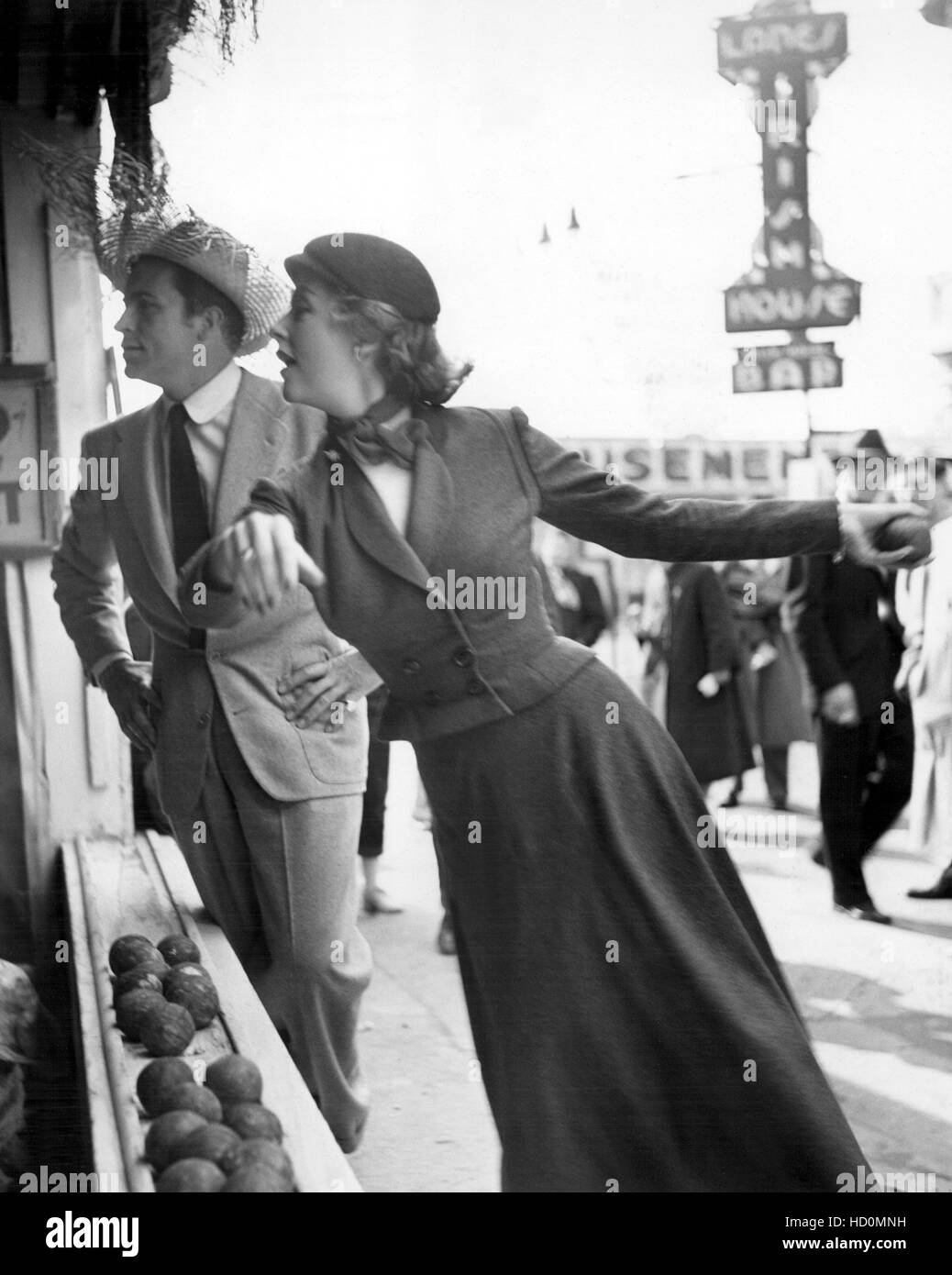 Arlene Dahl and Fernando Lamas at Coney Island Amusement Park in ...