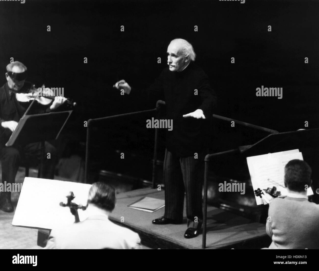Arturo Toscanini conducting the NBC Symphony Orchesta, ca. 1940s Stock ...