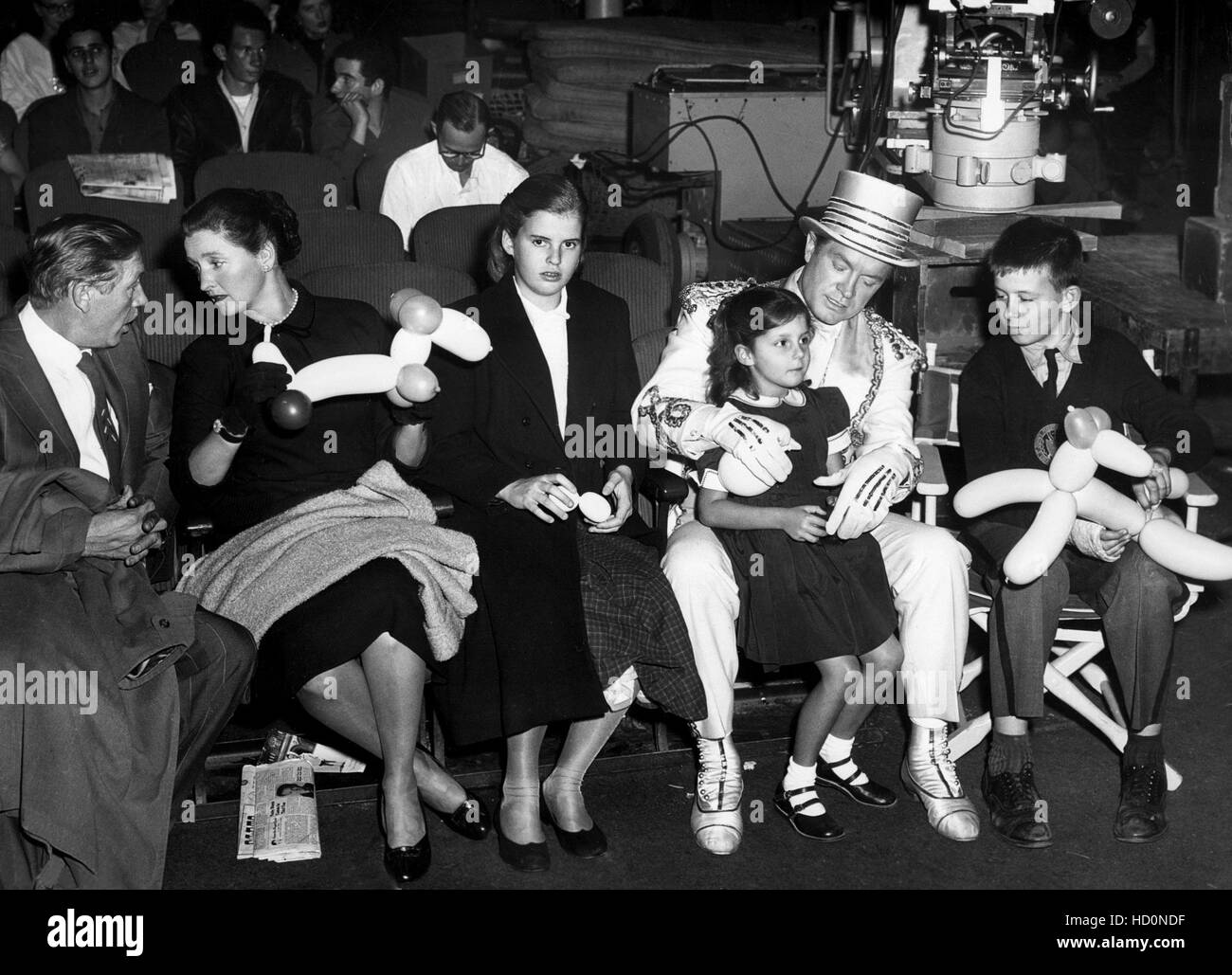 Delores Hope, Linda Hope, Nora Hope, Bob Hope, Kelly Hope at the time ...