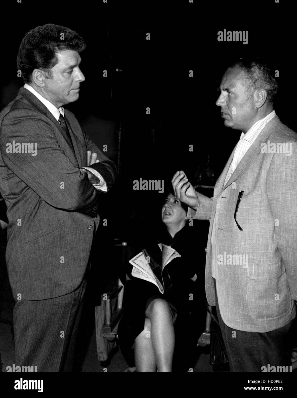 BURT LANCASTER, MAUREEN STAPLETON with author ARTHUR HAILEY on the set ...