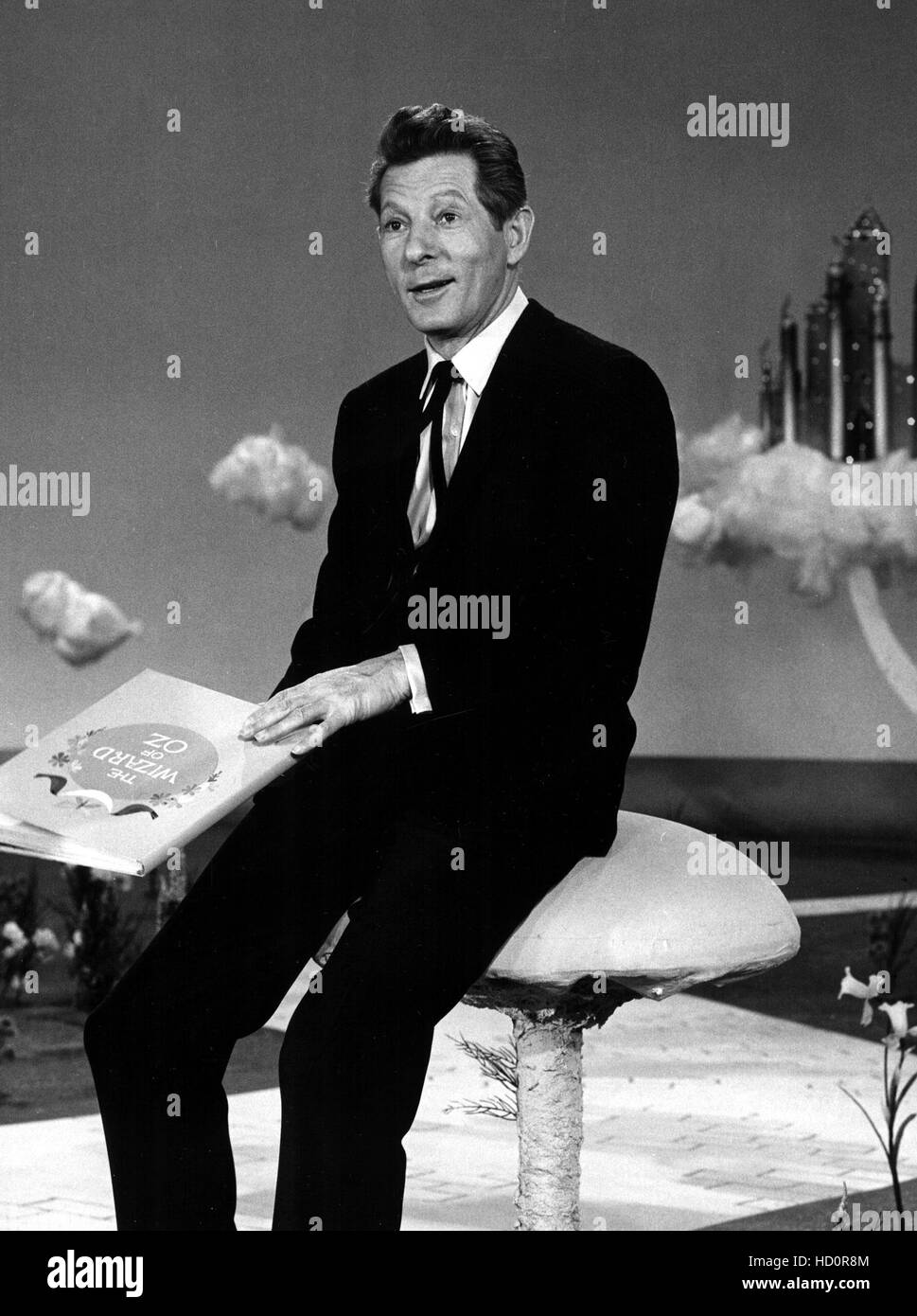 DANNY KAYE hosts CBS' annual showing of 1939's THE WIZARD OF OZ, 01/04 ...