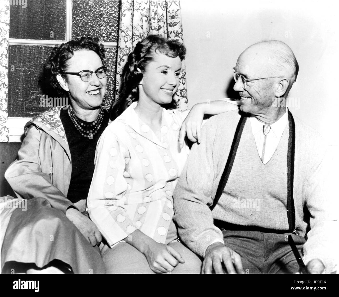 Debbie Reynolds, center, with her parents, Maxine Reynolds and Raymond ...