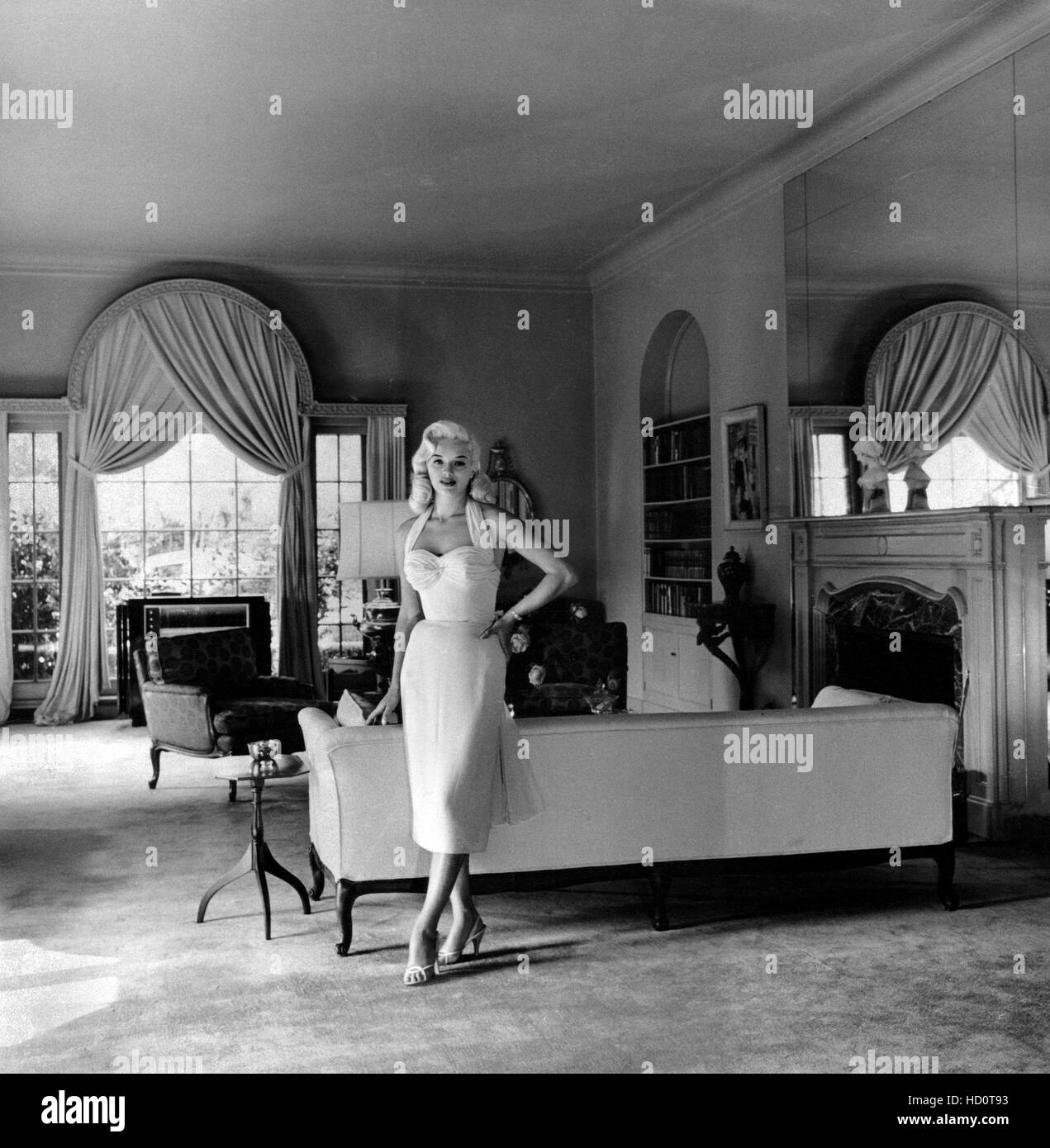 Diana Dors at home, ca. 1950s Stock Photo - Alamy