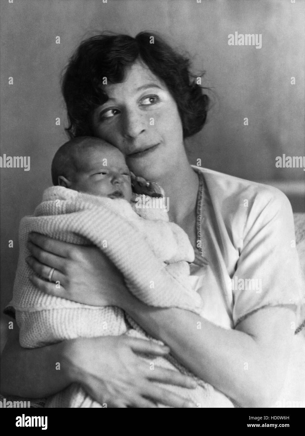 Fanny Brice with her newborn son William Arnstein, 1921 Stock Photo - Alamy