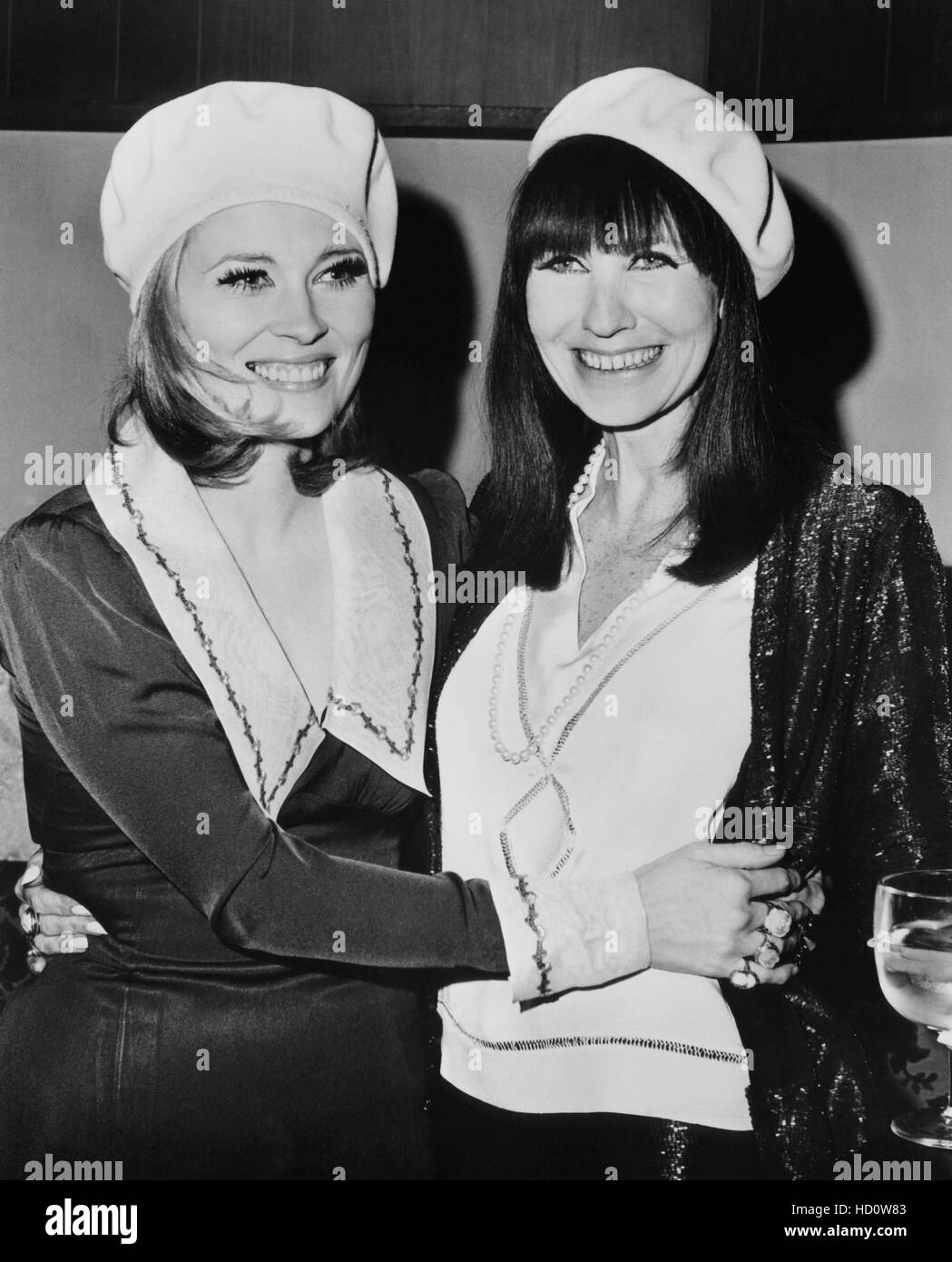 Faye Dunaway with Theadora Van Runkle, costume designer for BONNIE AND ...
