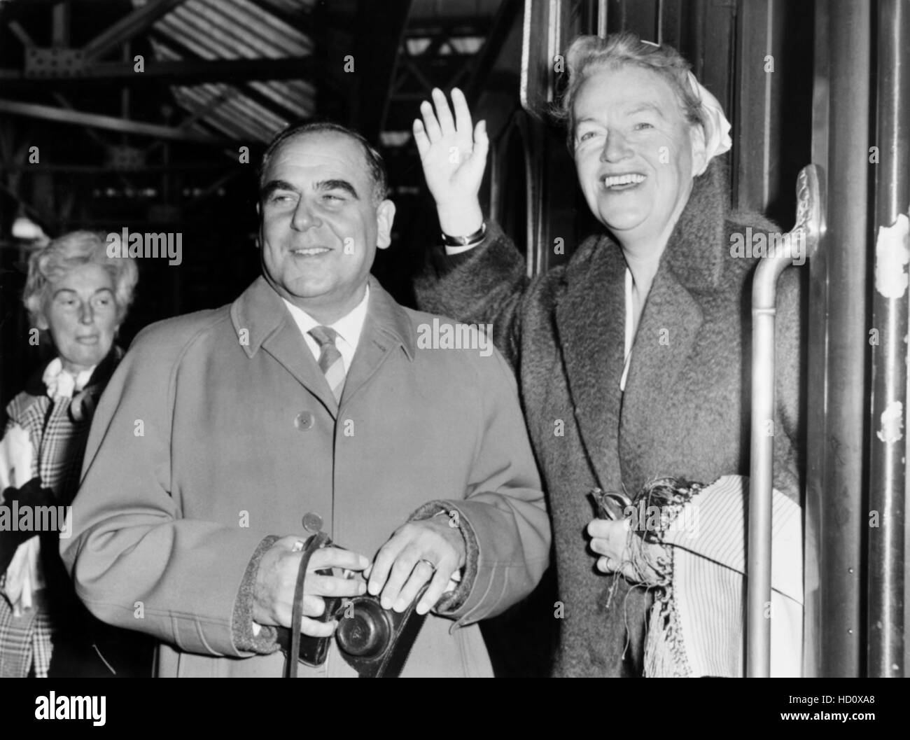 Gracie Fields, right, and her third husband, Boris Alperovici, on the ...