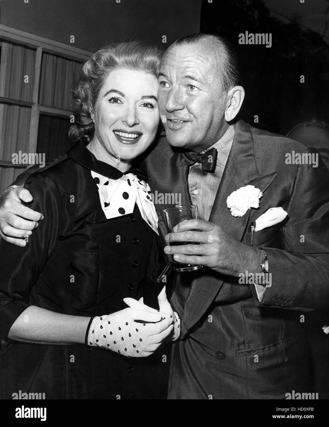 Greer Garson with Noel Coward at one of his parties in the 1950s Stock ...