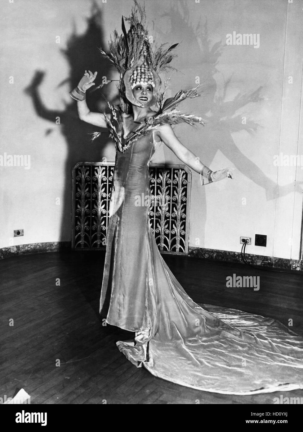 Irene Rich, dressed as The Spirit of Corn, for President Roosevelt's ...