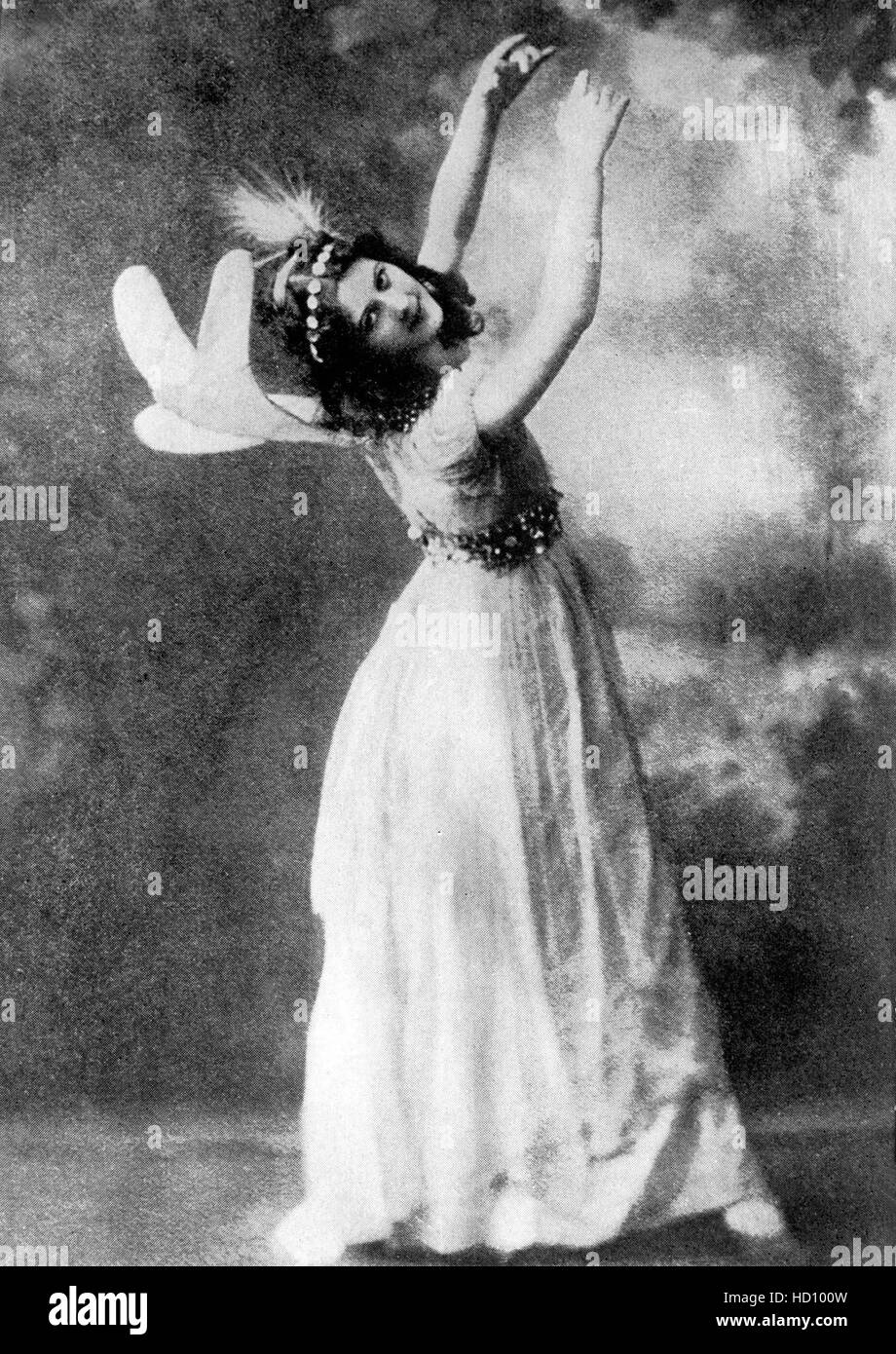 Isadora Duncan in fairy costume, 1920s Stock Photo - Alamy