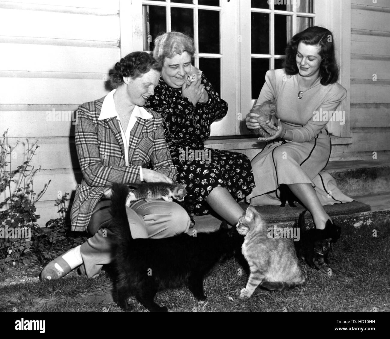 Jane Darwell with daughters Daphne and Mary, and a new litter of ...