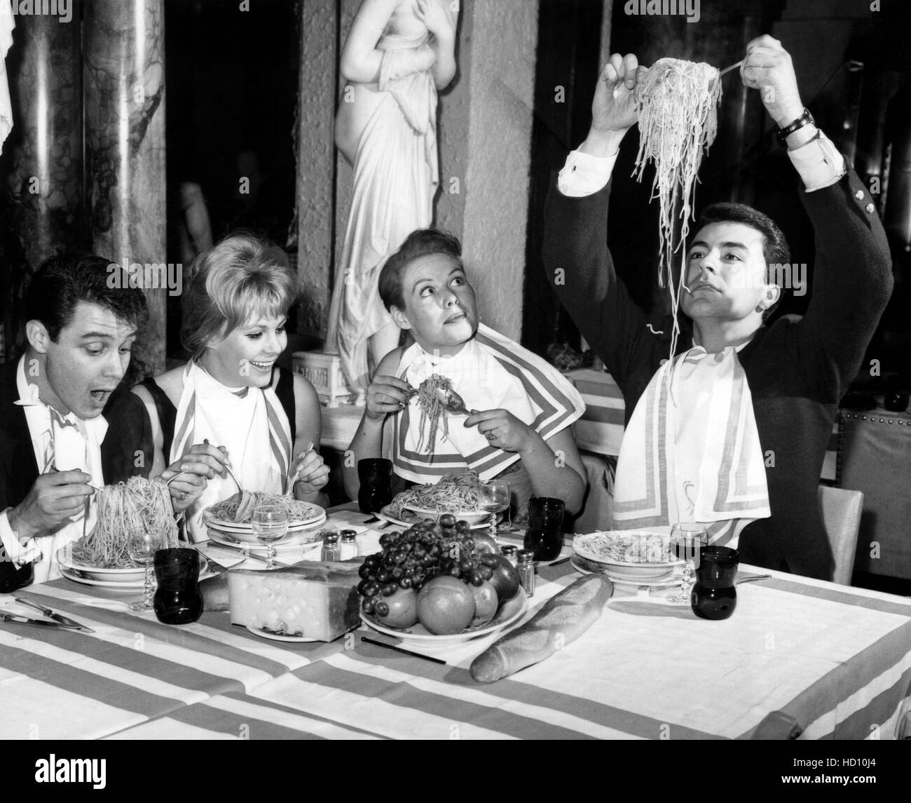From left: Michael Callan, Evy Norlund, Jo Morrow, James Darren, eating ...
