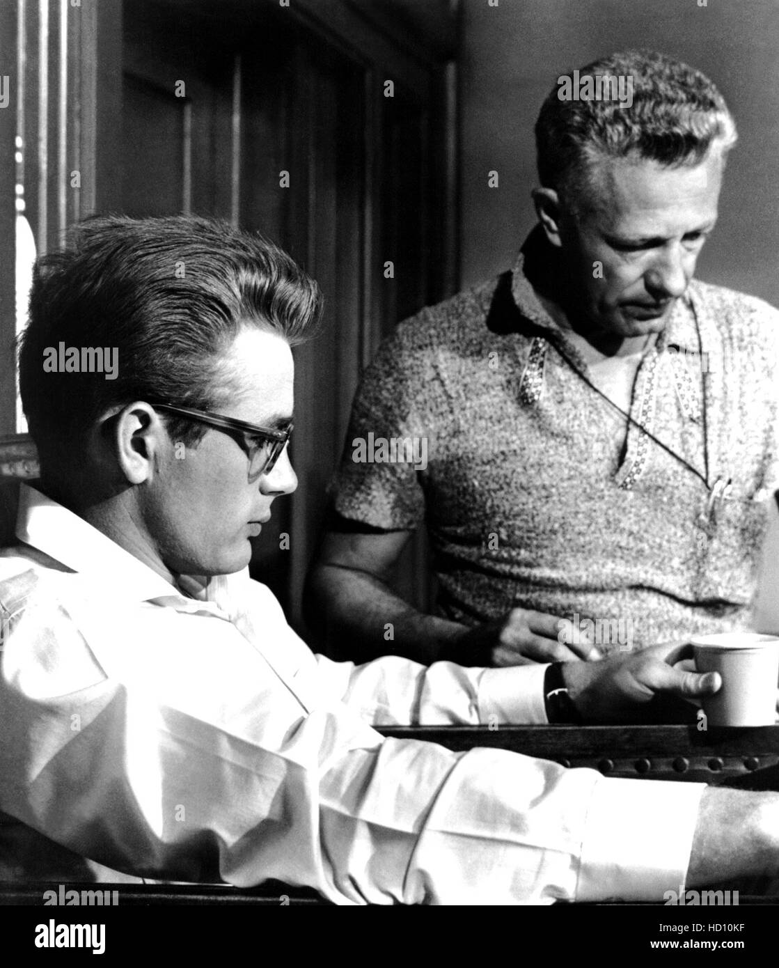 REBEL WITHOUT A CAUSE, James Dean, Nicholas Ray on set, 1955 Stock ...
