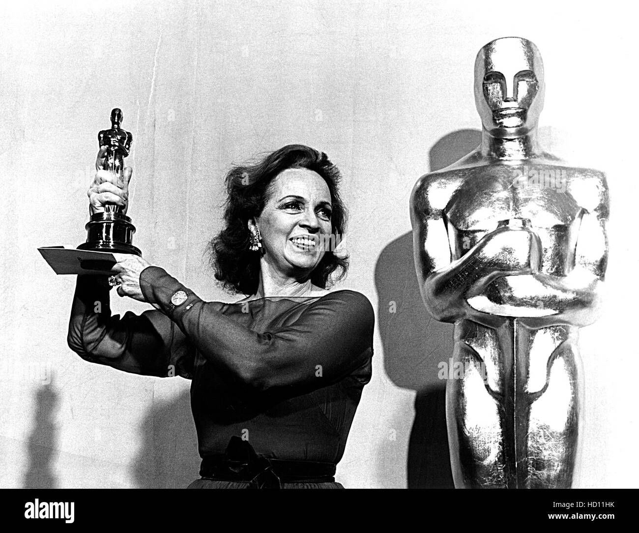 Beatrice Straight with her Academy Award for NETWORK, 1976 Stock Photo ...