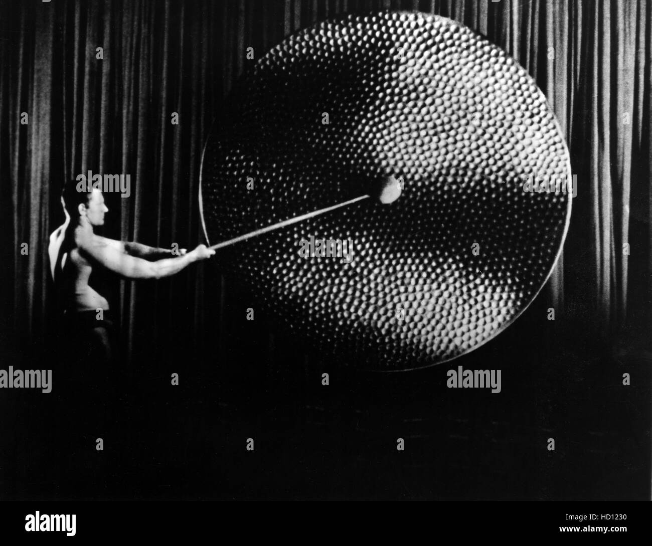 Billy Wells, 'Man With The Gong' for the Rank Organization, late 1920s ...