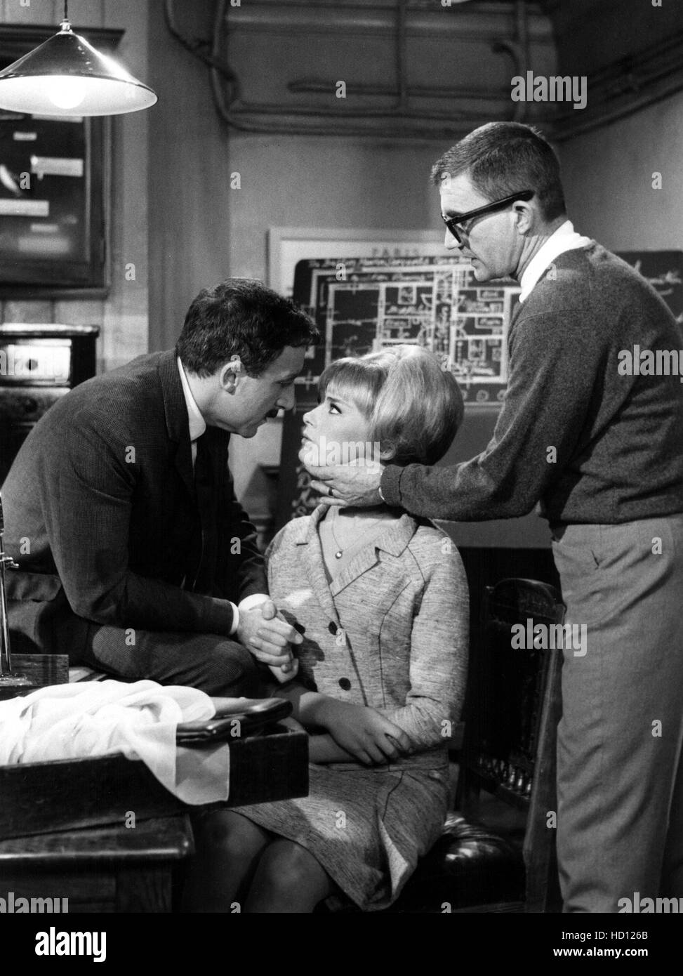 Blake Edwards directing Peter Sellers, Elke Sommer on the set of A SHOT ...