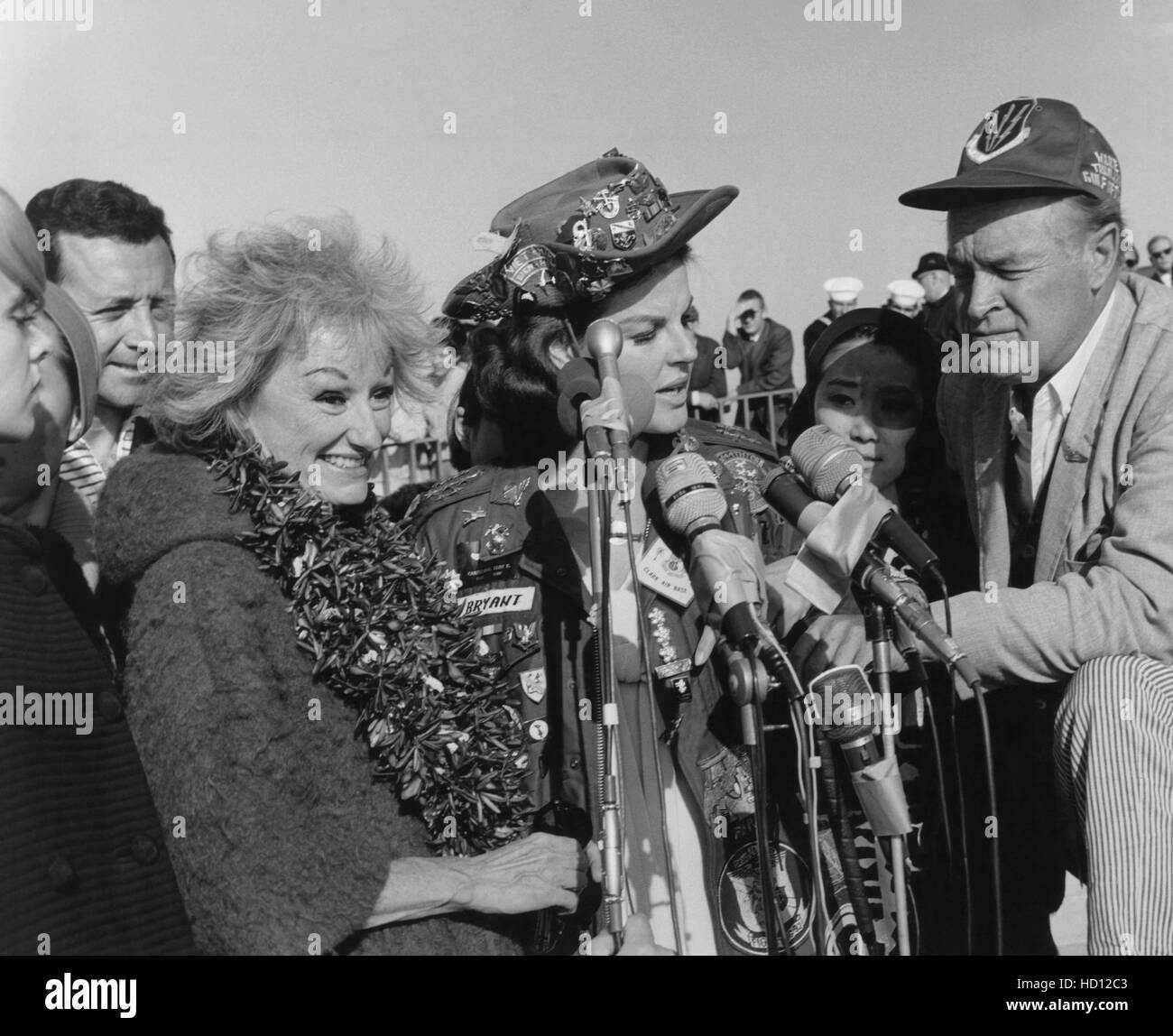From left: Vic Damone (rear), Phyllis Diller, Anita Bryant, Bob Hope at ...