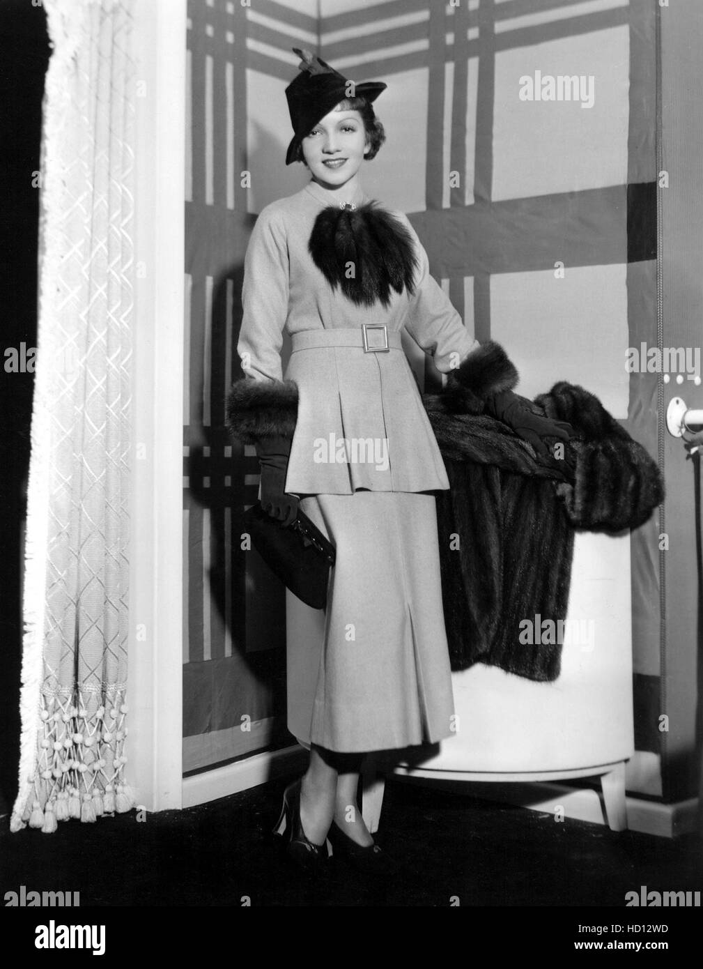 CLAUDETTE COLBERT, Paramount Pictures, 1934 Stock Photo - Alamy