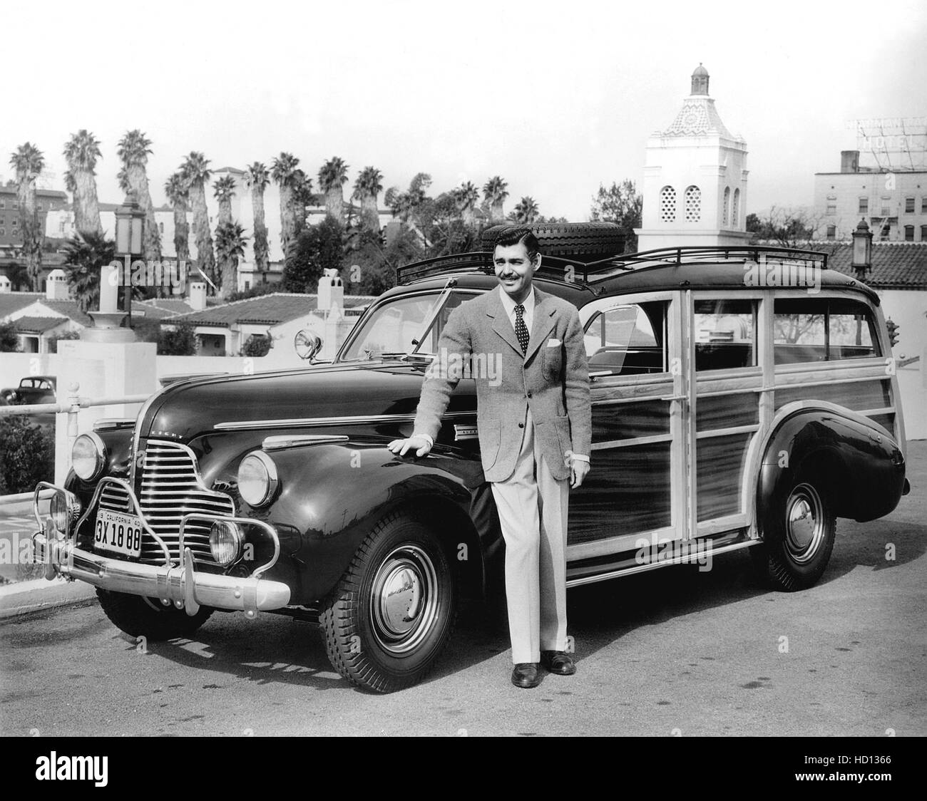 CLARK GABLE, with the Buick Estate Wagon, circa 1940 Stock Photo - Alamy