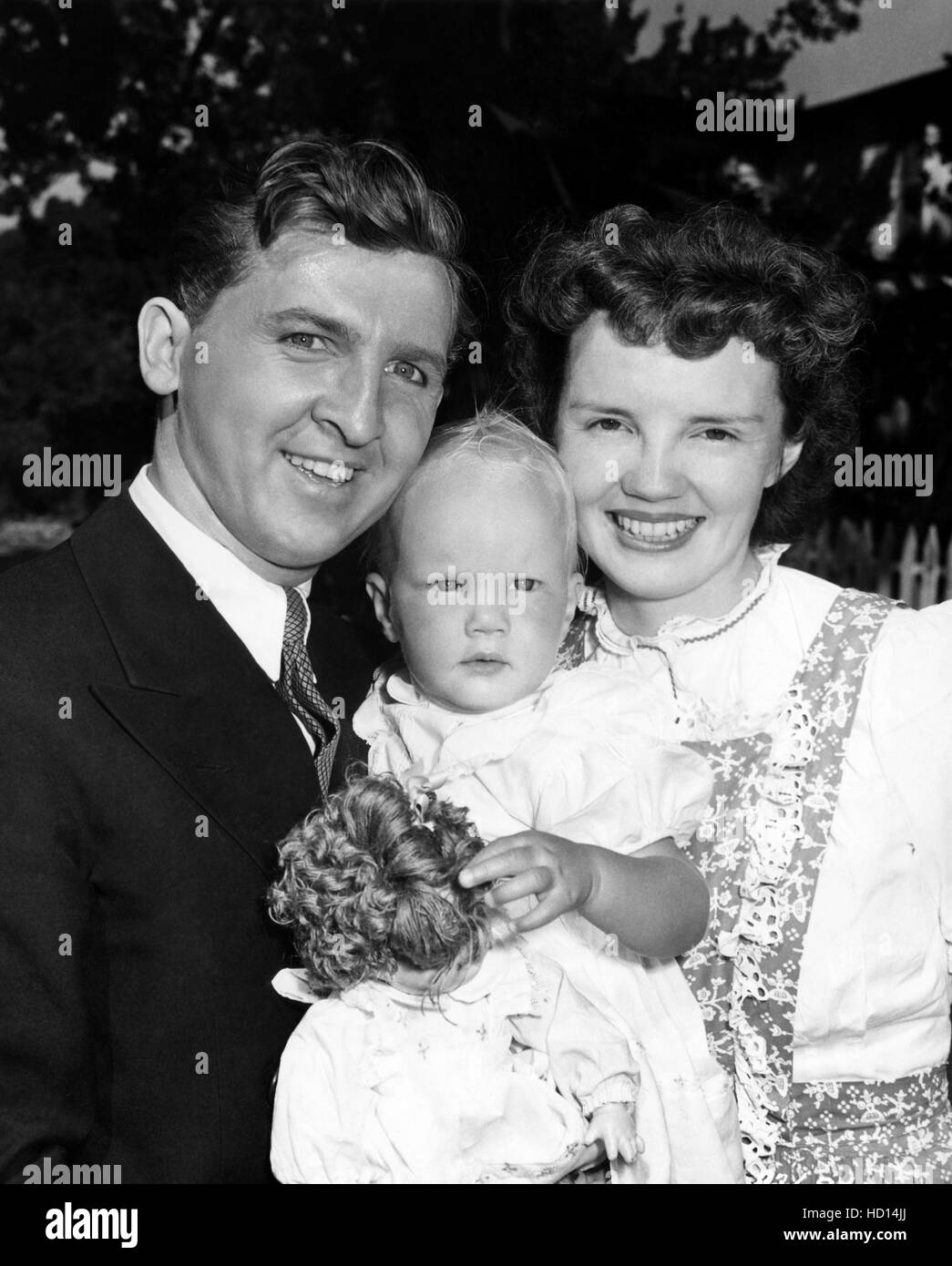Eddie Bracken with daughter Carolyn, wife Connie, ca. 1940s Stock Photo ...