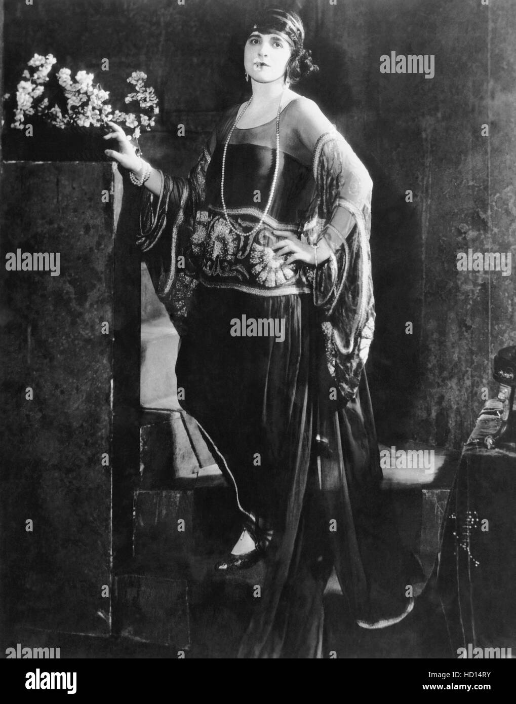 Broadway and silent movie actress Edna Goodrich, ca. 1910s Stock Photo ...