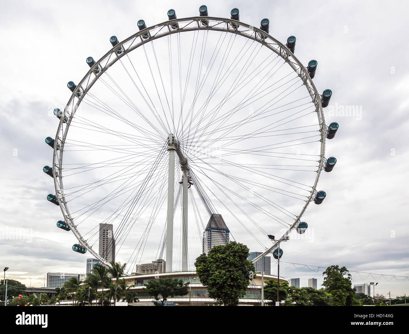 Singapore Flyer Ferris Wheel in Singapore Stock Photo - Alamy