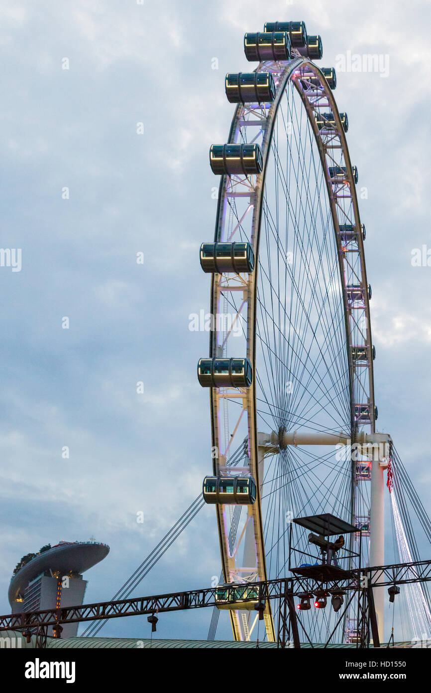Singapore Flyer Ferris Wheel in Singapore Stock Photo - Alamy