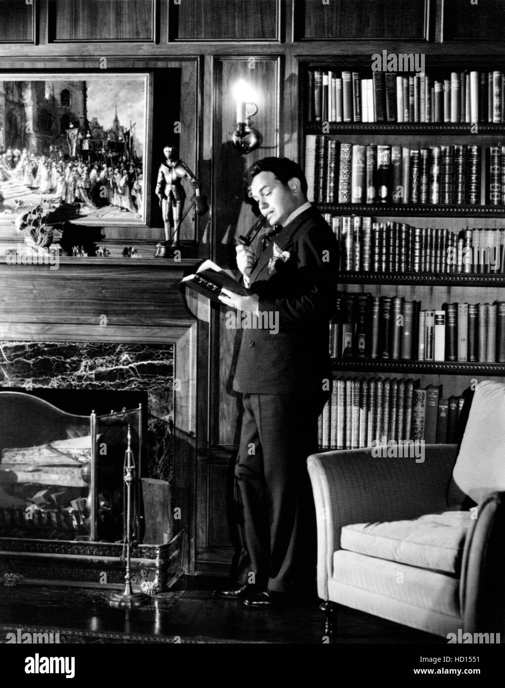 Edward G. Robinson at home in his library, mid 1930s Stock Photo - Alamy