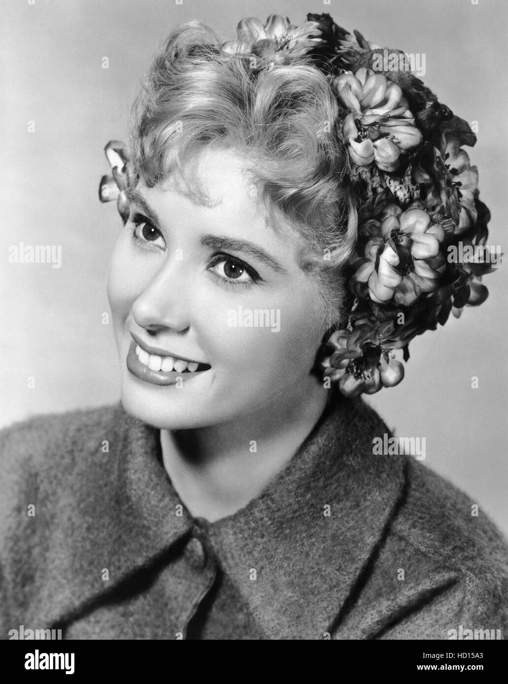 Elinor Donahue, modeling an Easter Bonnet of green knit with red blossoms, 1959 Stock Photo - Alamy