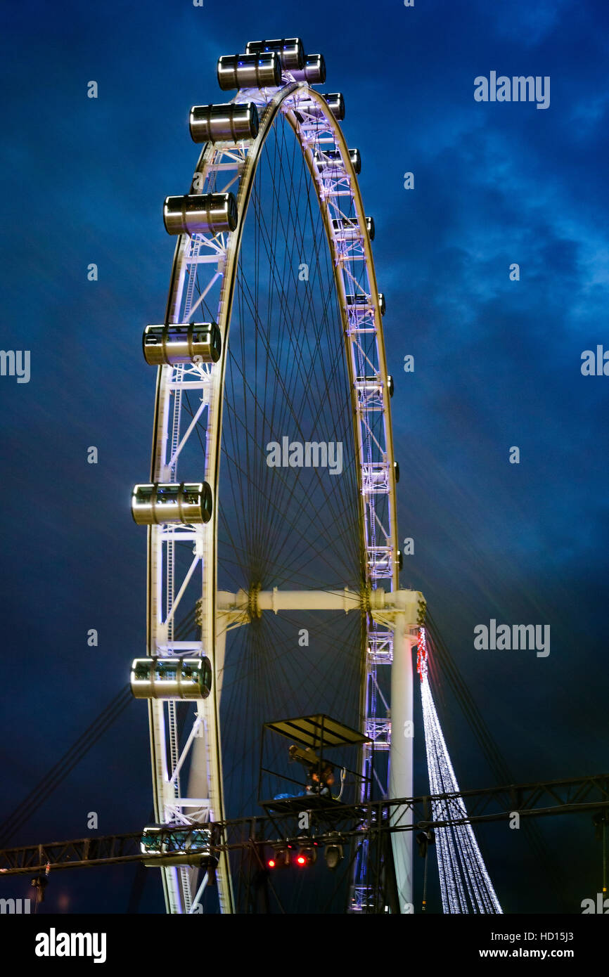 Singapore Flyer Ferris Wheel in Singapore Stock Photo - Alamy