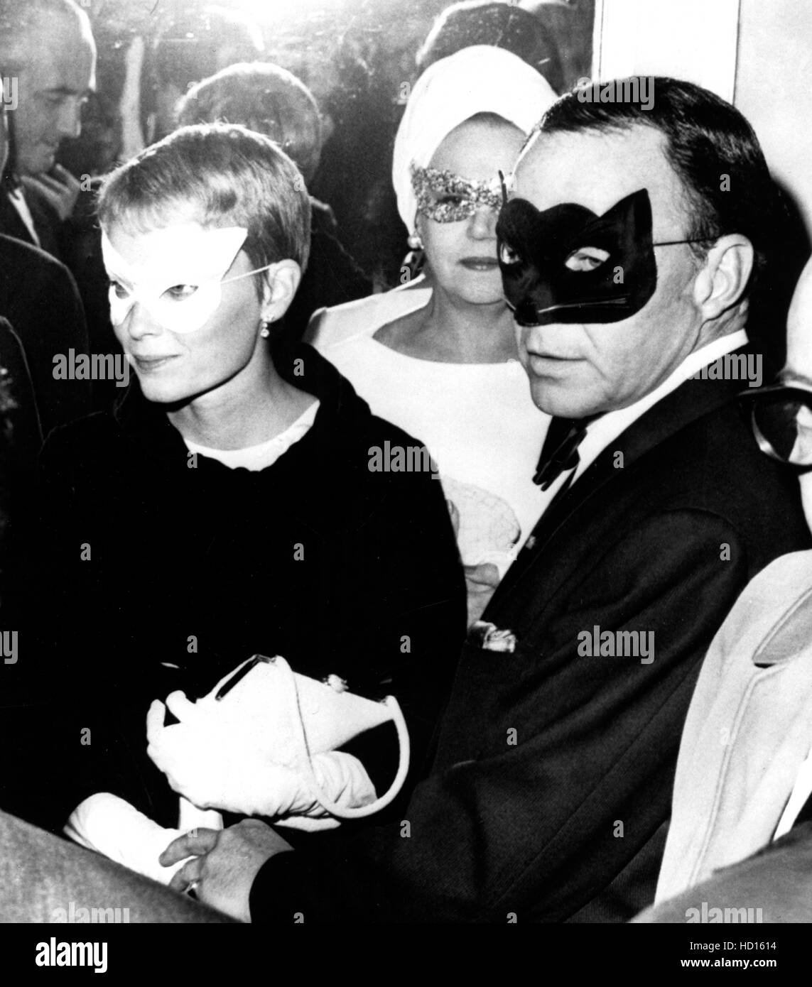 Frank Sinatra with then wife Mia Farrow at Truman Capote's masked ball ...