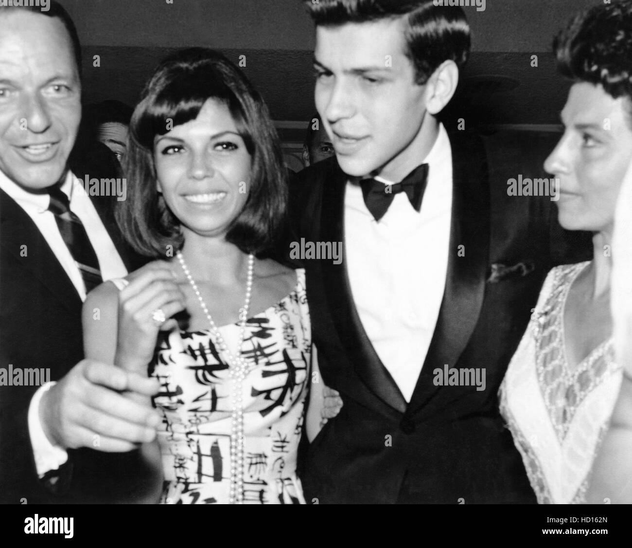 Nancy sinatra frank hi-res stock photography and images - Alamy