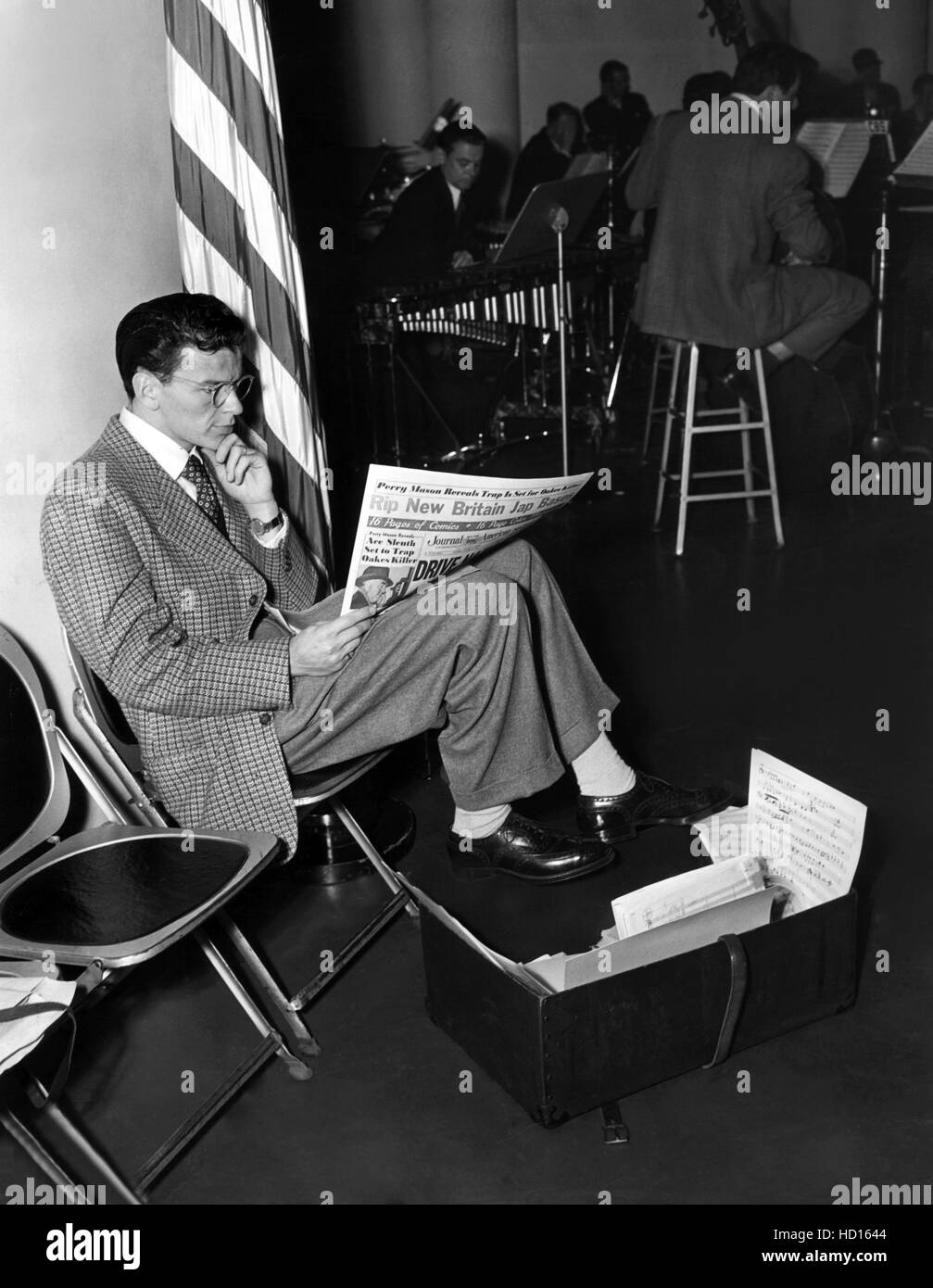 Frank Sinatra, backstage at a radio rehearsal, October 1944 Stock Photo ...