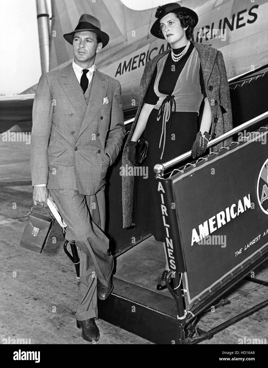 GARY COOPER and wife VERONICA BALFE [Sandra Shaw] en route to New York ...