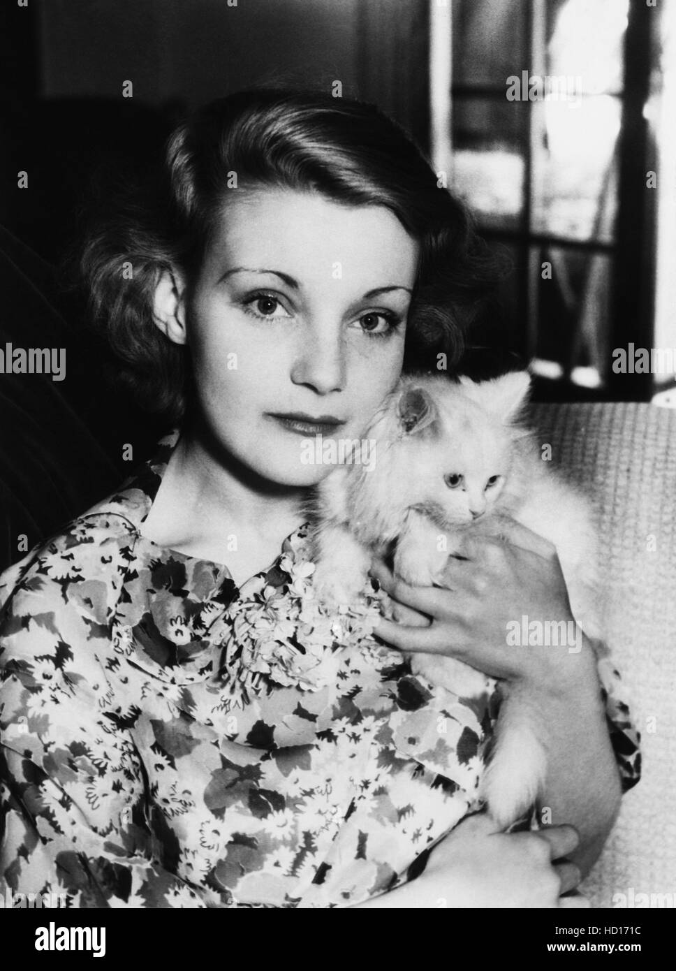 Helen Chandler, at home with her cat, 'Blue Bell,' June 1933 Stock Photo - Alamy