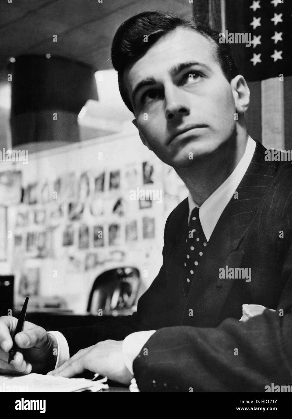 Helmut Dantine, taking oath of U.S. citizenship, April 1944 Stock Photo ...